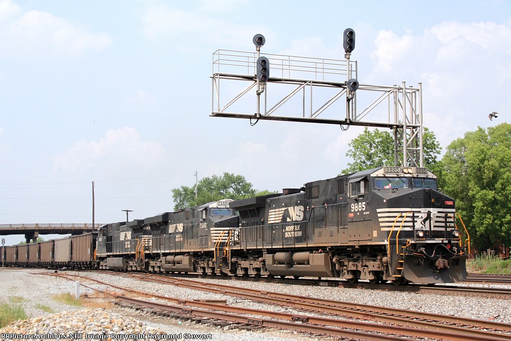 NS 9885on the point of NS 728 loaded coal